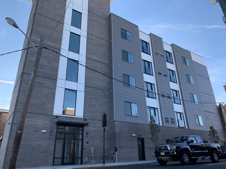 Apartment building - BAS-IP