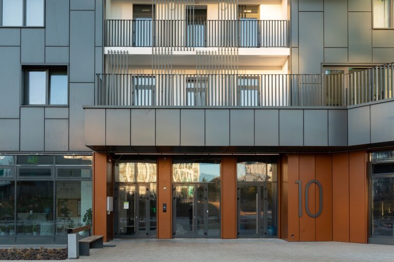 Crafting the Ideal Apartment Building Entrance: Ideas & Tips